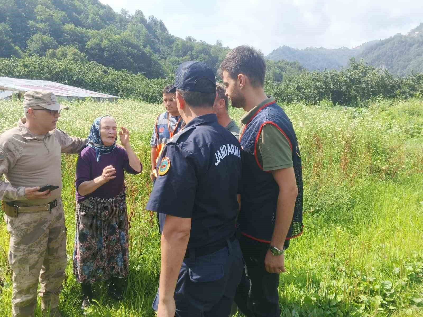 Zihinsel engelli kayıp kadın 20 saat sonra 2 kilometre mesafede bulundu Zihinsel engelli kayıp kadın 20 saat sonra 2 kilometre mesafede bulundu