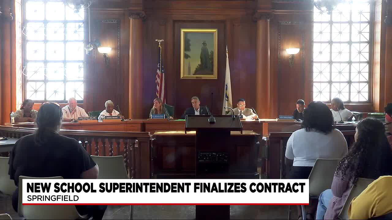 Dr. Sonia Dinnall finalizes contract to become Springfield Public ... Dr. Sonia Dinnall finalizes contract to become Springfield Public ...