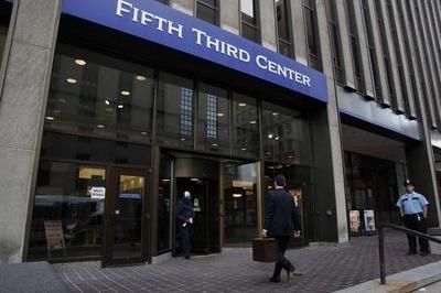 Couple sentenced in $100,000 thefts from Fifth Third Bank customers