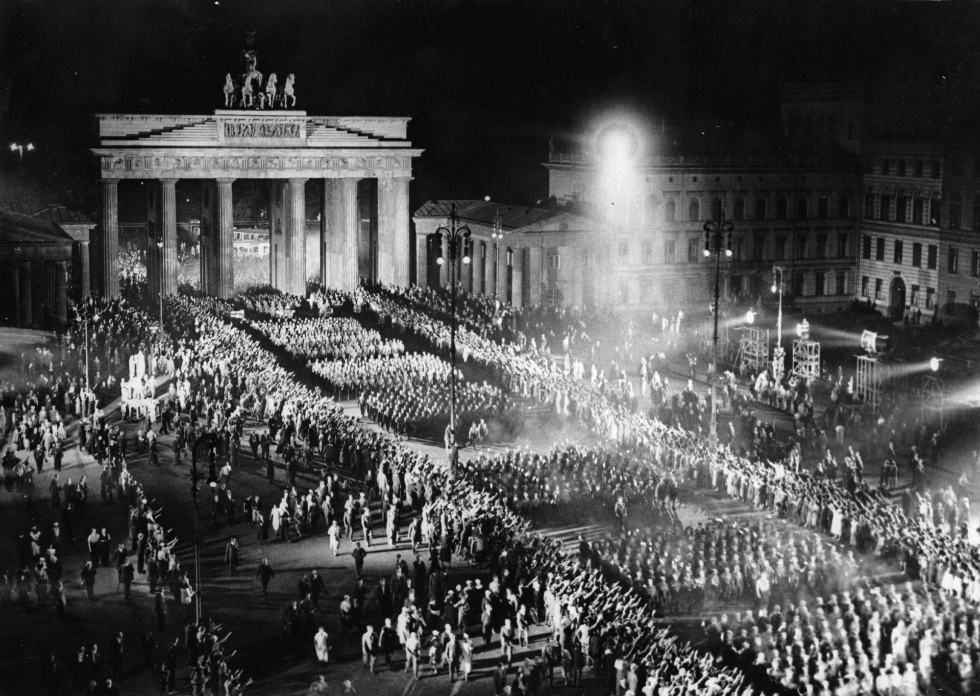 The Brandenburg Gate: a symbol of division or unity?