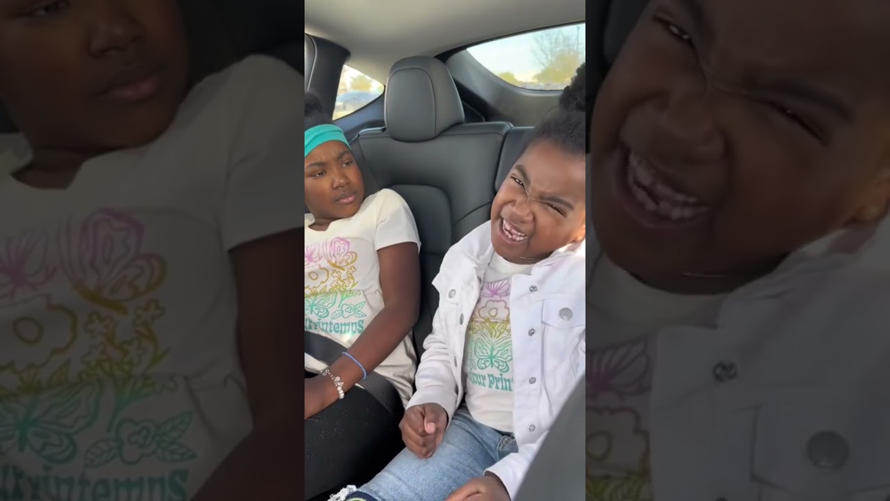 Sisters reacting dramatically and stealing all the attention