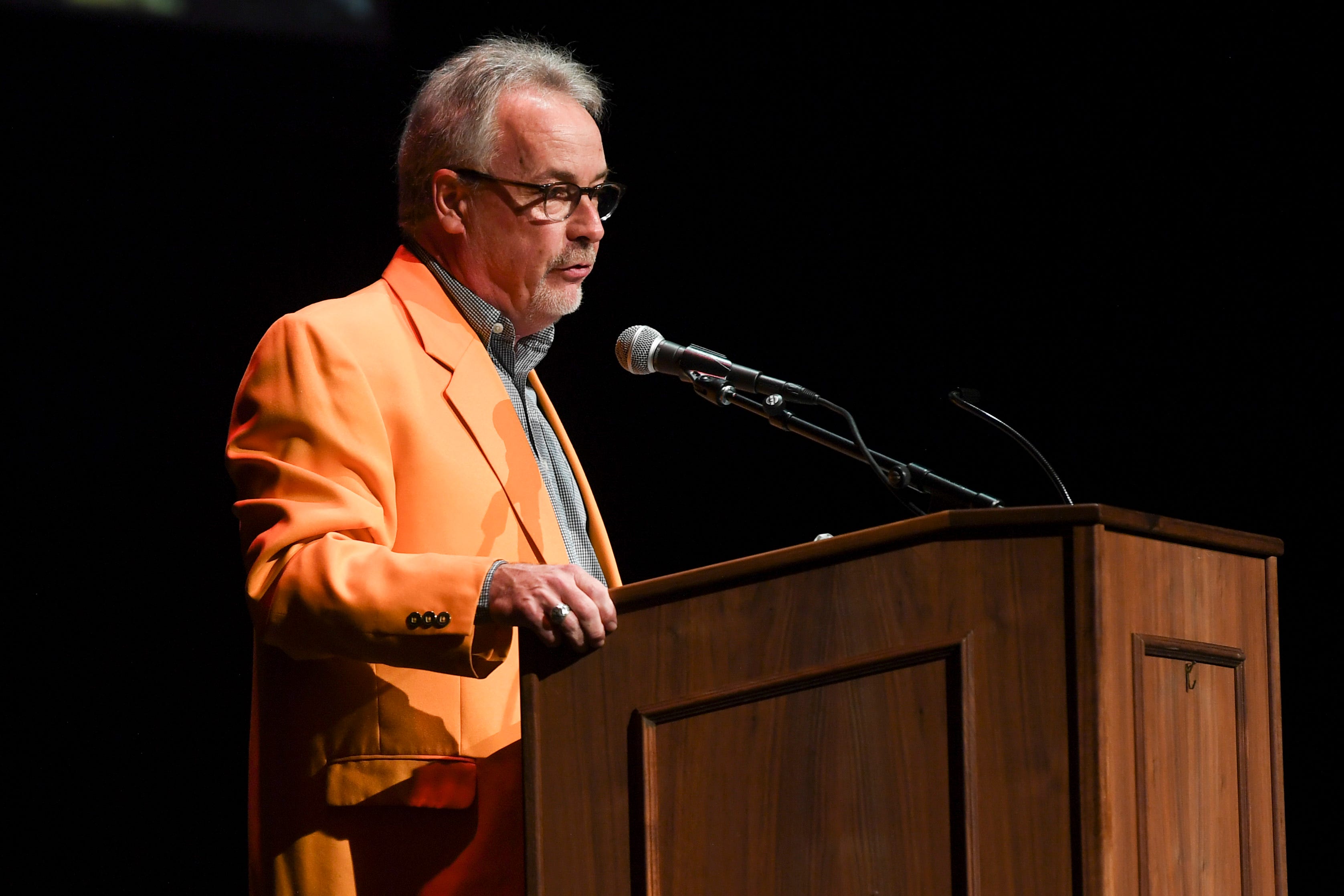 Benny Smith back to his roots, joining WDVX after contentious ...