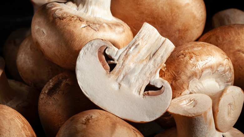 14 Insider Tricks Restaurants Use To Make The Most Delicious Mushrooms