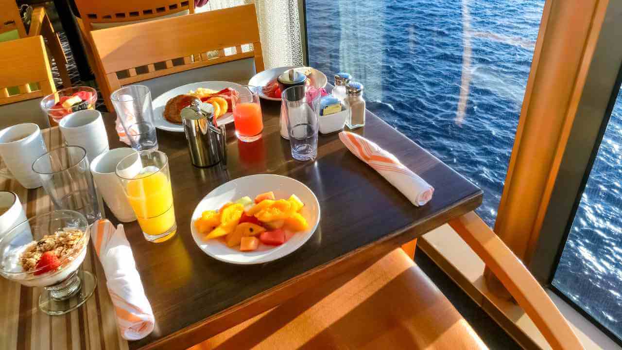 Cruise ship secrets: 10 foods to avoid and 10 to enjoy