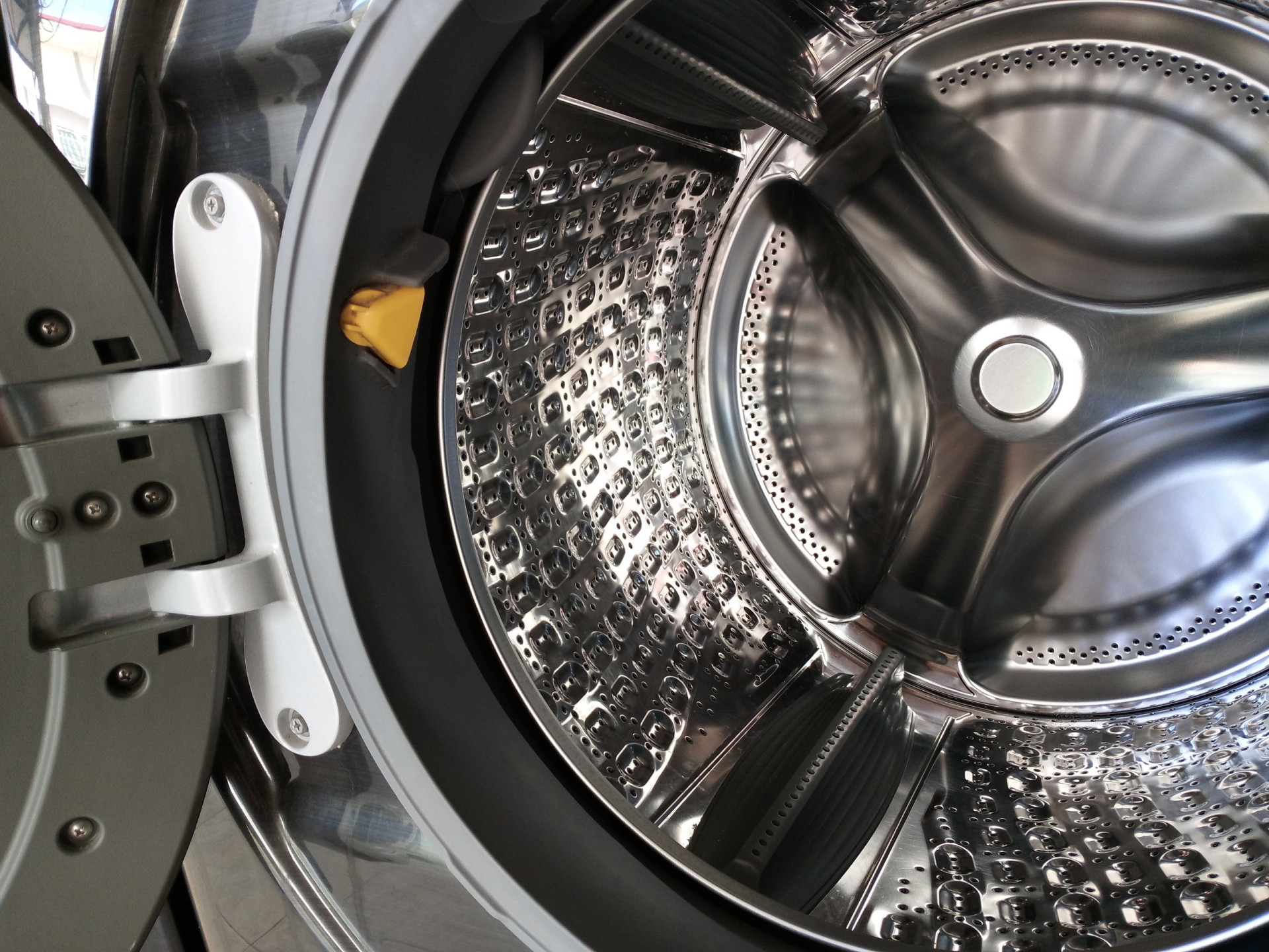 How to clean your washing machine properly, for odor-free clothes every ...