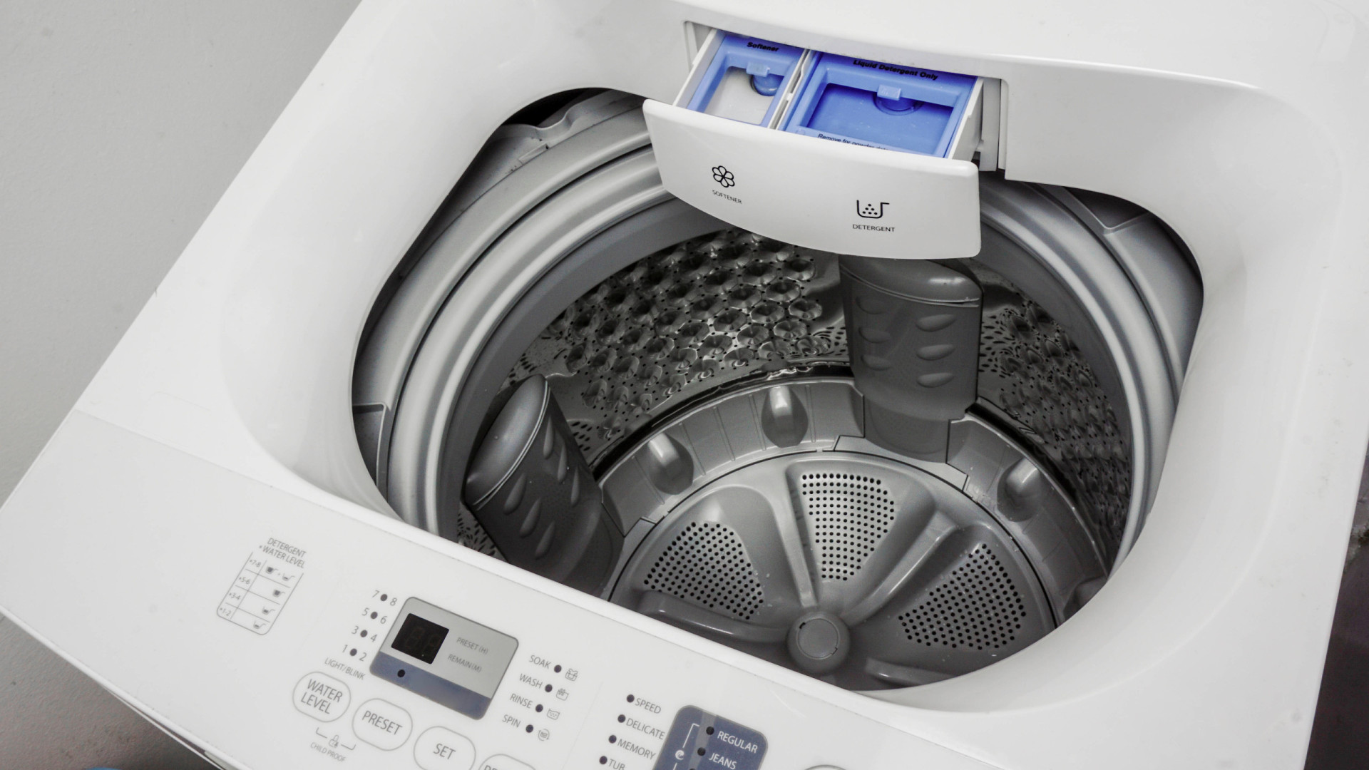 How to clean your washing machine properly, for odor-free clothes every ...