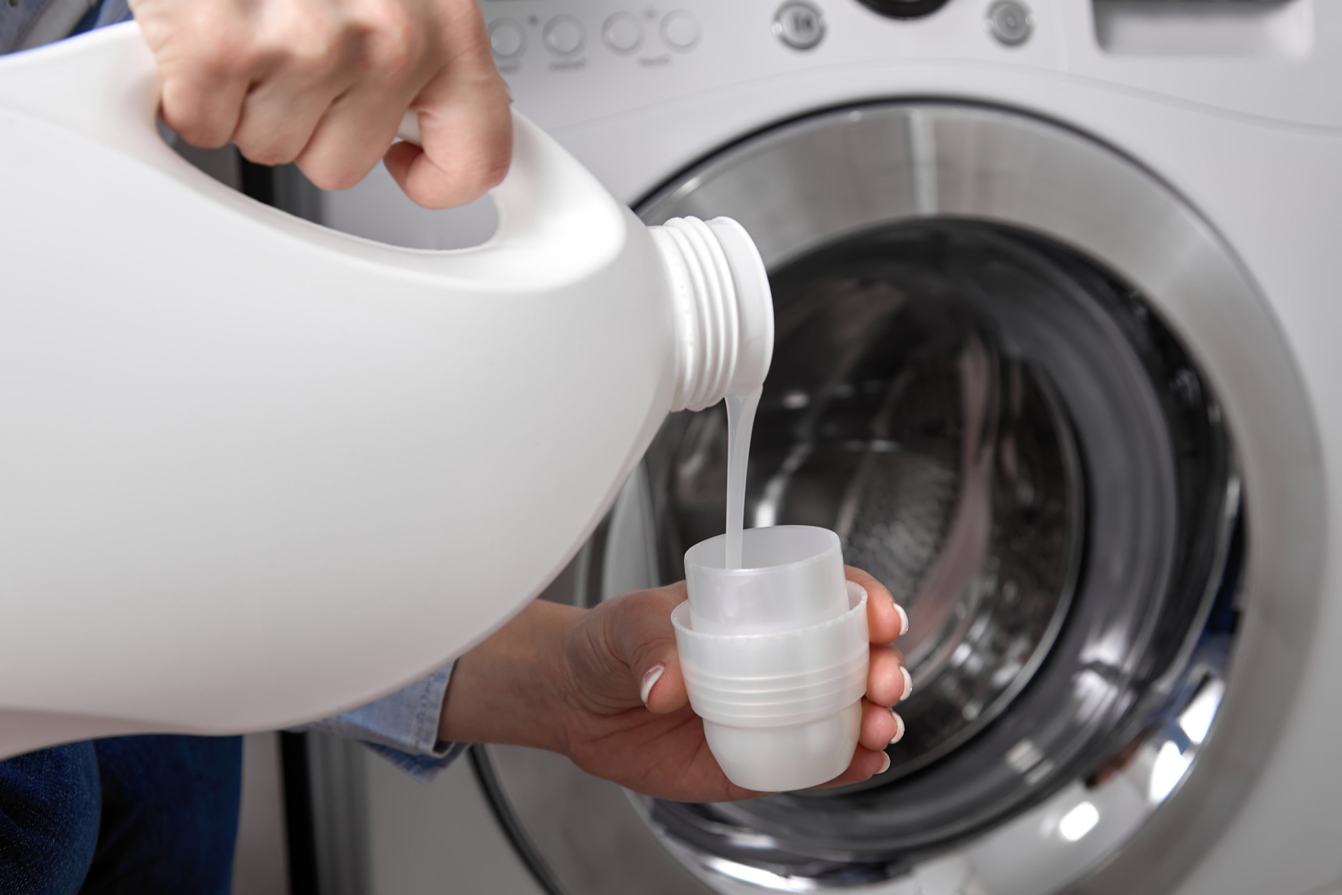 How to clean your washing machine properly, for odor-free clothes every ...