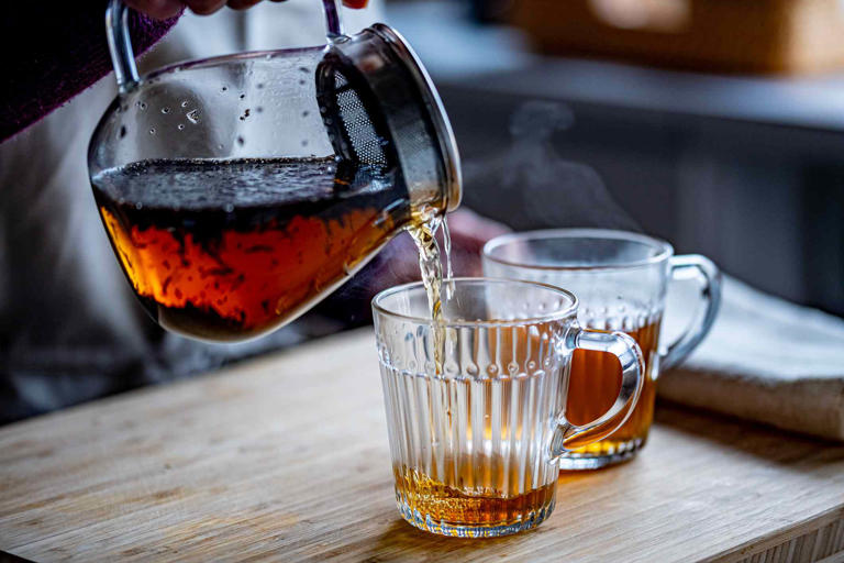 7 herbal teas that can interact with your medications