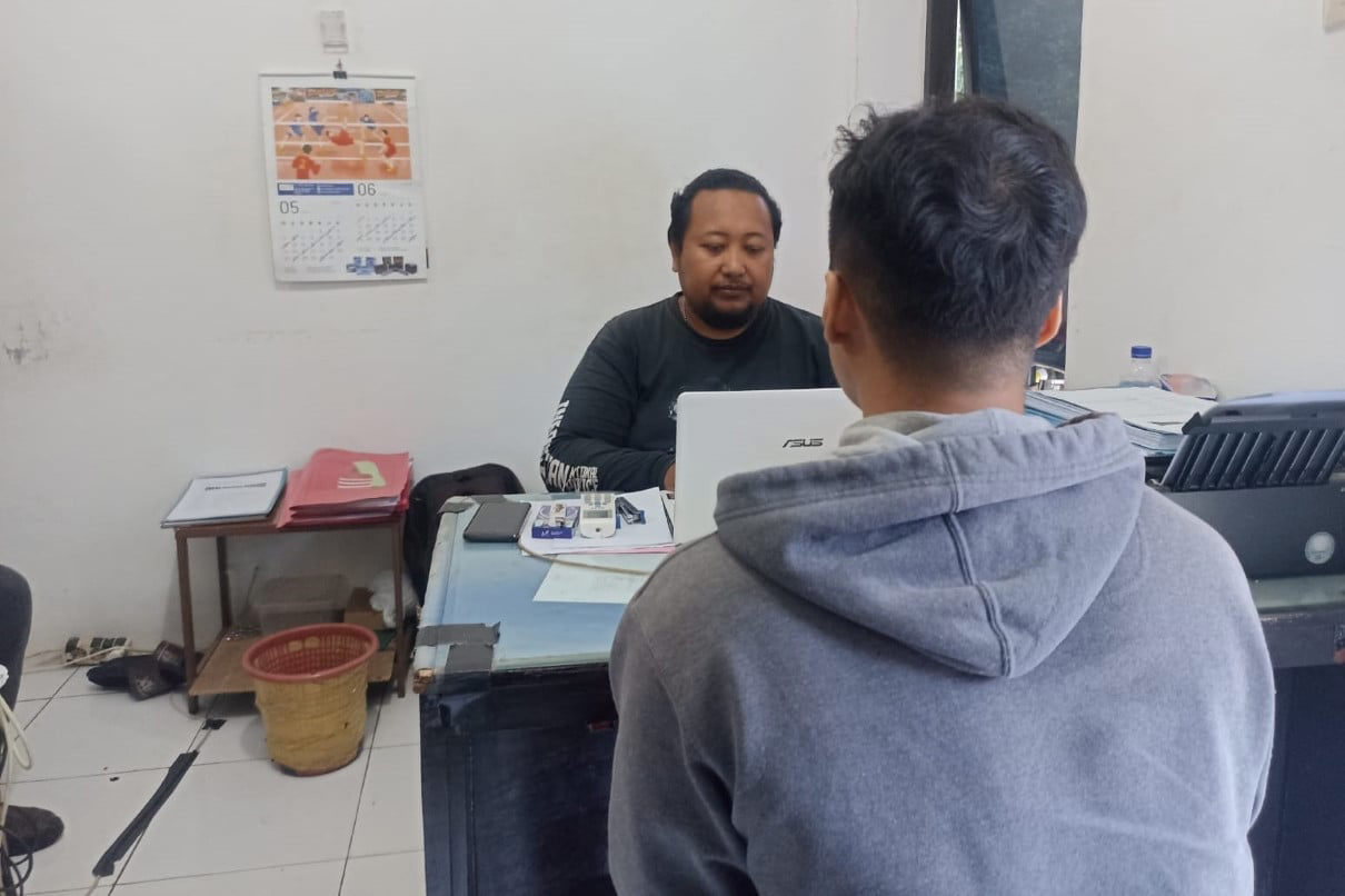 Pria di Surabaya Nekat Curi Celana Dalam Milik Lelaki Lain Karena Cinta ... Pria di Surabaya Nekat Curi Celana Dalam Milik Lelaki Lain Karena Cinta ...