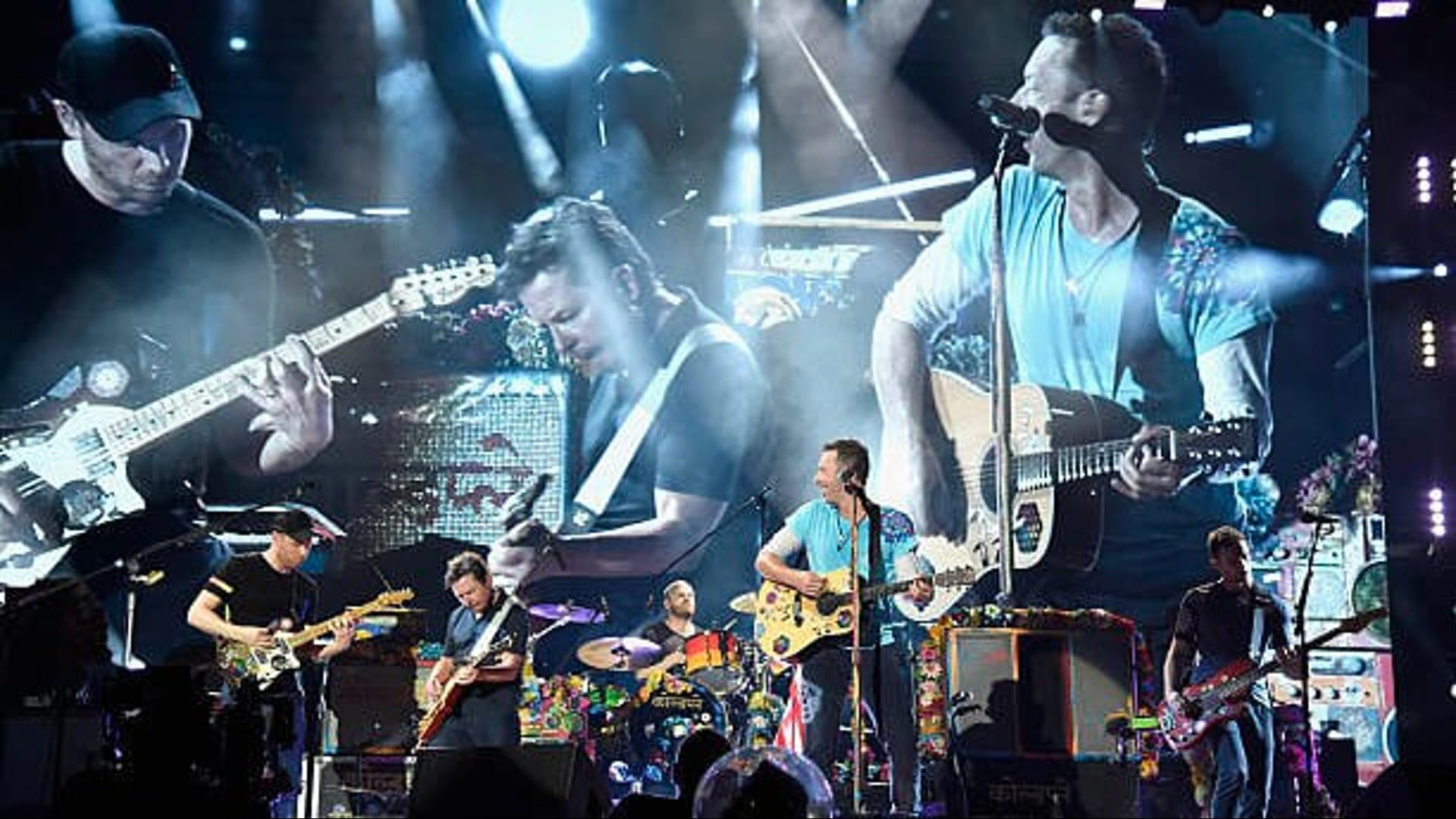 Michael J. Fox Sale Sul Palco E Suona La Chitarra Con I Coldplay A ... Michael J. Fox Sale Sul Palco E Suona La Chitarra Con I Coldplay A ...