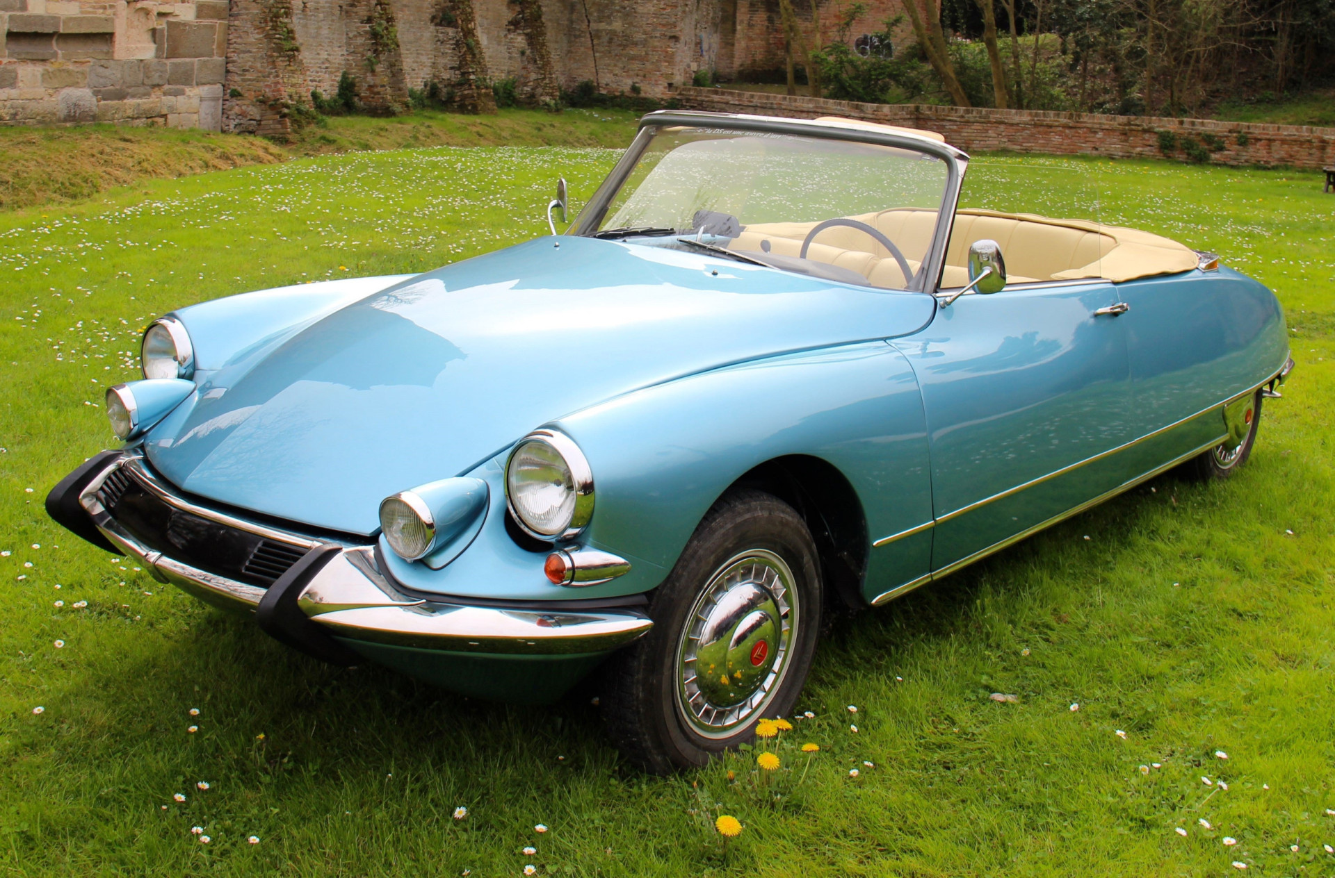 Classic convertibles: iconic drop-top vehicles
