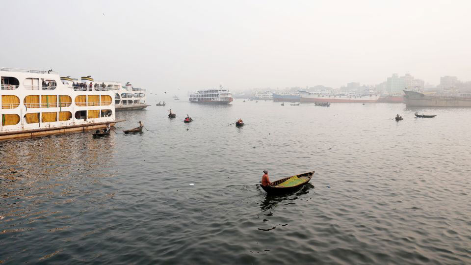A fresh roadside pit revealed a dramatic shift in the Ganges ... A fresh roadside pit revealed a dramatic shift in the Ganges ...