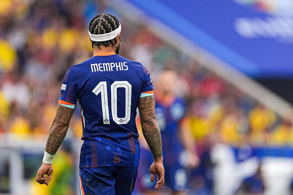 Kijkers ergeren zich massaal aan Depay: ‘Van Dijk moet hem helemaal ... Kijkers ergeren zich massaal aan Depay: ‘Van Dijk moet hem helemaal ...
