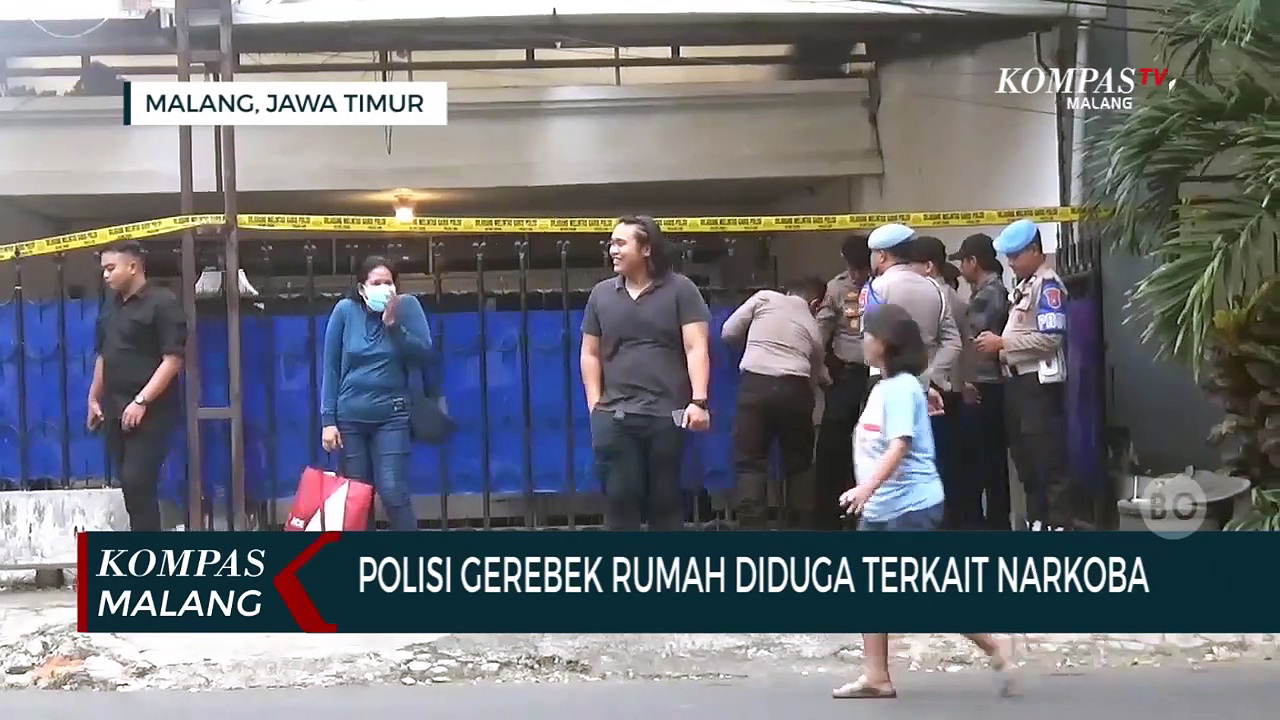 Polisi Gerebek Rumah Diduga Tempat Produksi Narkoba Polisi Gerebek Rumah Diduga Tempat Produksi Narkoba