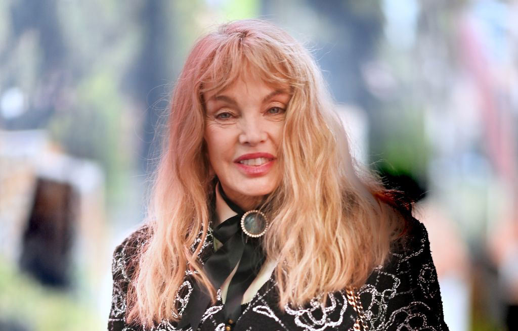 Arielle Dombasle donne son avis sur les possibles participations d’Aya ... Arielle Dombasle donne son avis sur les possibles participations d’Aya ...