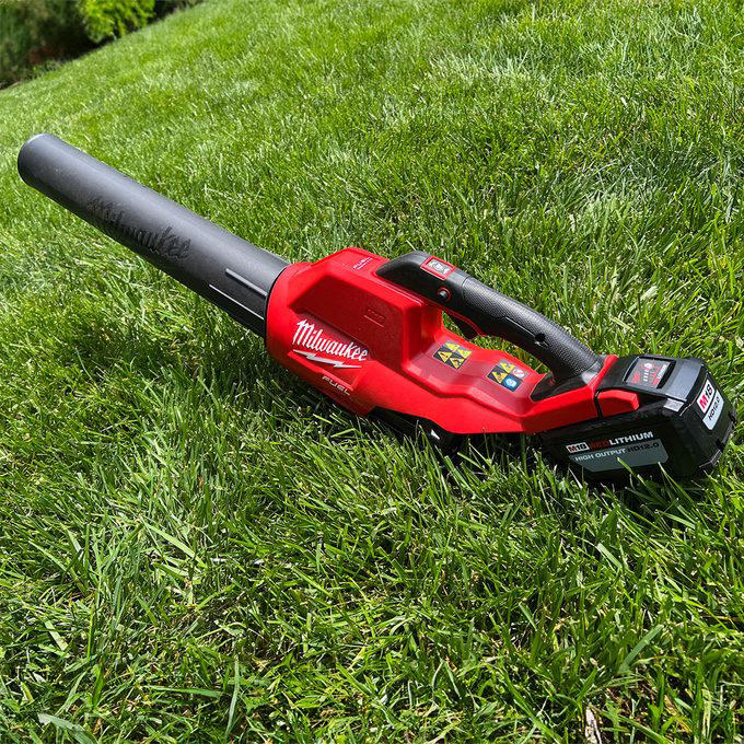 The Best Cordless Leaf Blowers, Tested By a Lawn Expert