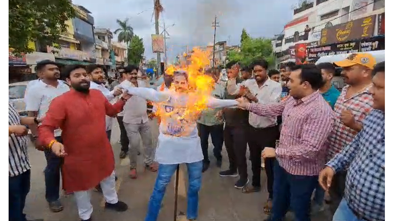 'Rahul Gandhi Murdabad,' Chanted BJP Workers In Jabalpur, Burn Effigy ... 'Rahul Gandhi Murdabad,' Chanted BJP Workers In Jabalpur, Burn Effigy ...