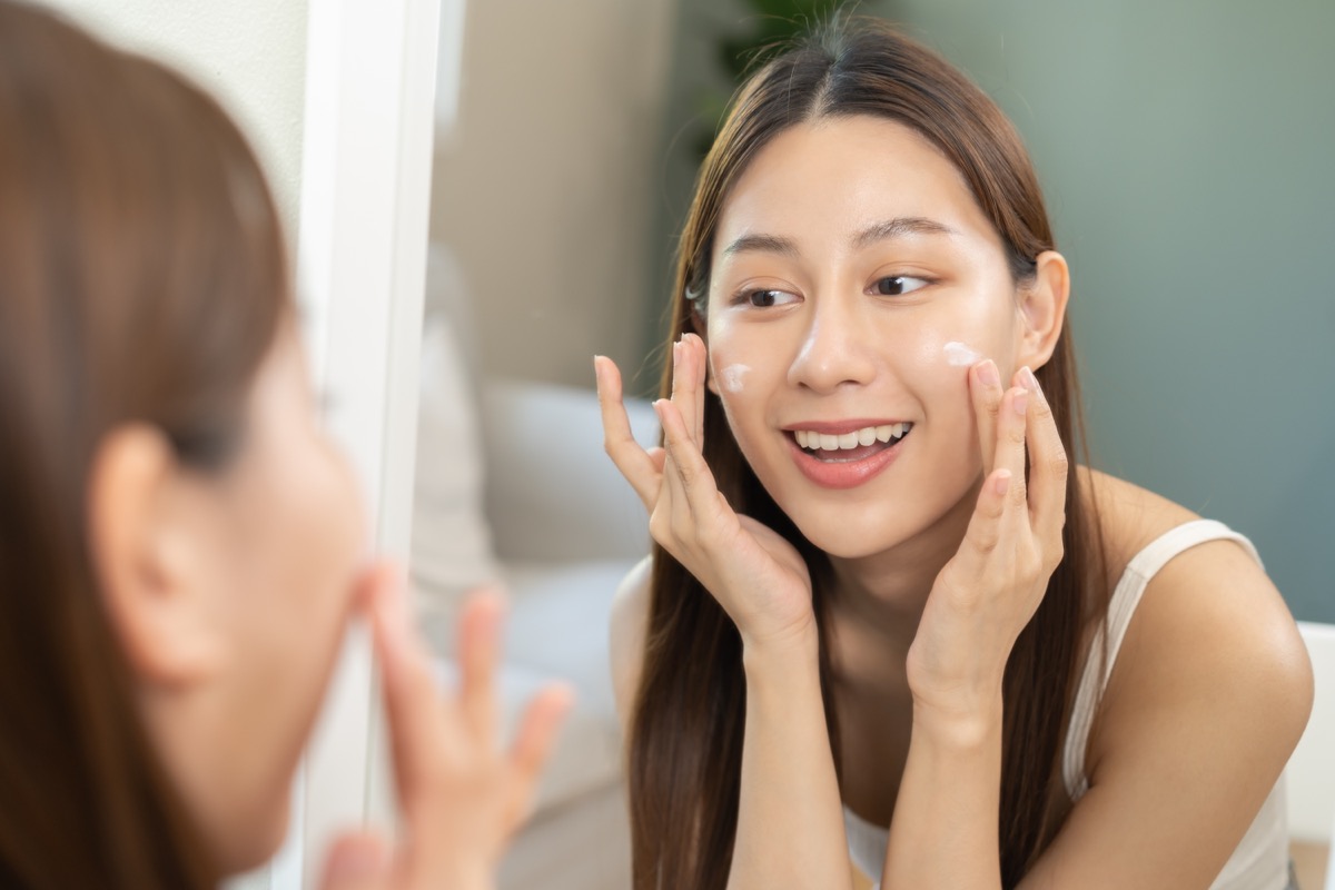 6 Benefits Of Adding Hyaluronic Acid To Your Skincare Routine