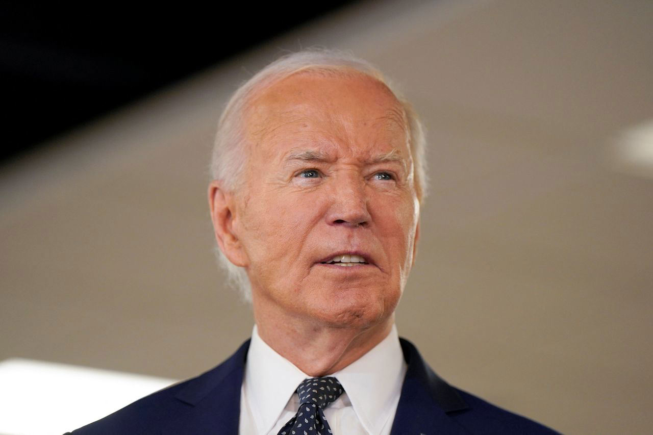 Biden Moves to Shore Up Support as Democratic Unity Cracks Biden Moves to Shore Up Support as Democratic Unity Cracks