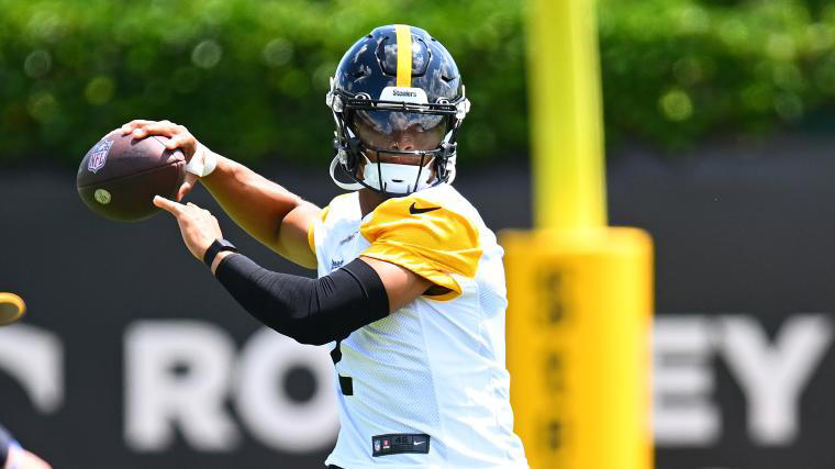NFL analyst predicts Pittsburgh Steelers sign QB to long-term deal NFL analyst predicts Pittsburgh Steelers sign QB to long-term deal
