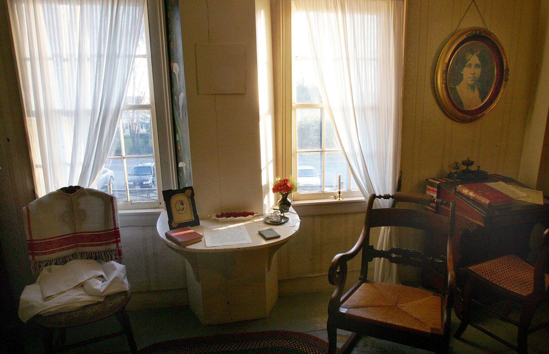 The 13 real-life homes that inspired your favorite books