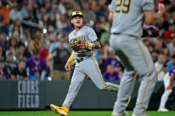 Brewers place INF Joey Ortiz, RHP Enoli Paredes on IL