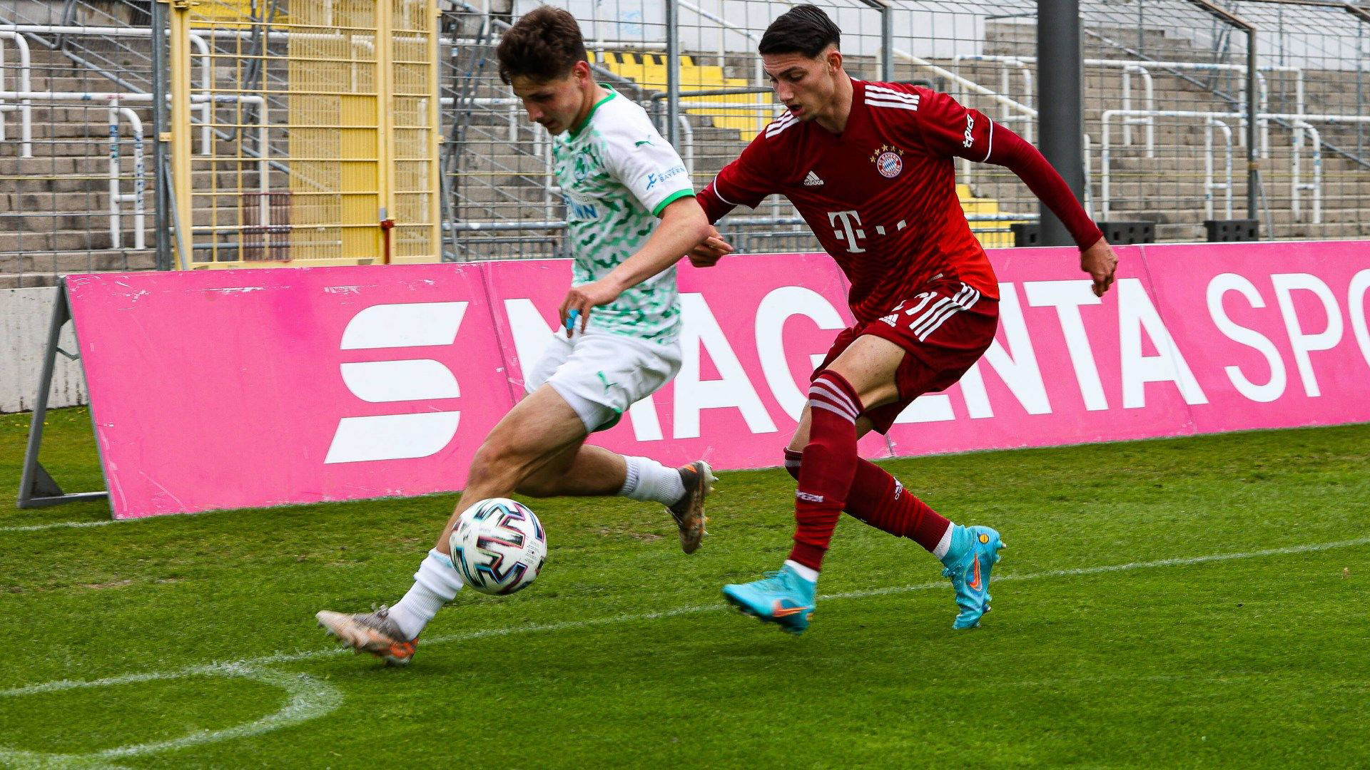 Offiziell: Bayern-Talent Yusuf Kadabayi unterschreibt langfristigen ... Offiziell: Bayern-Talent Yusuf Kadabayi unterschreibt langfristigen ...