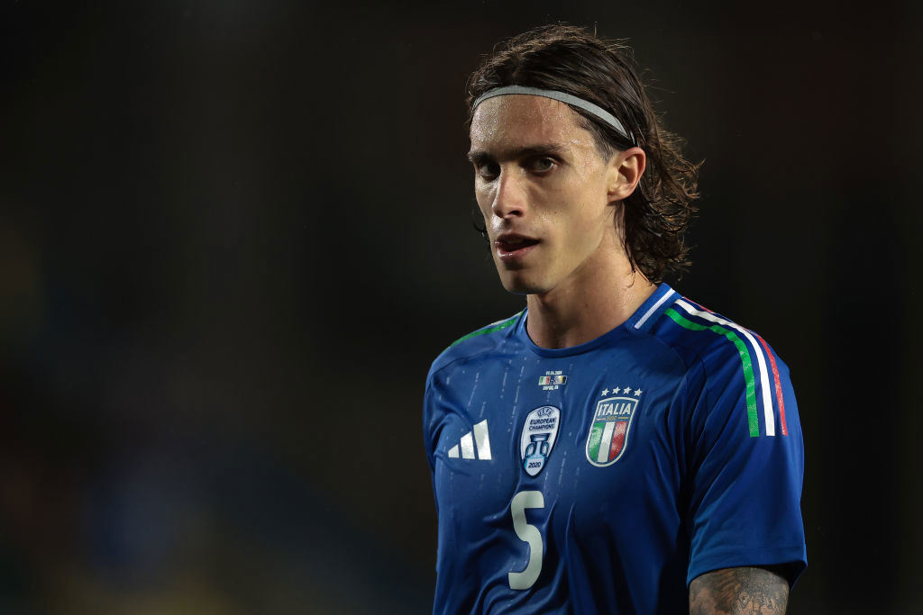 Destaque italiano na Euro, zagueiro troca o Bologna pelo Arsenal Destaque italiano na Euro, zagueiro troca o Bologna pelo Arsenal