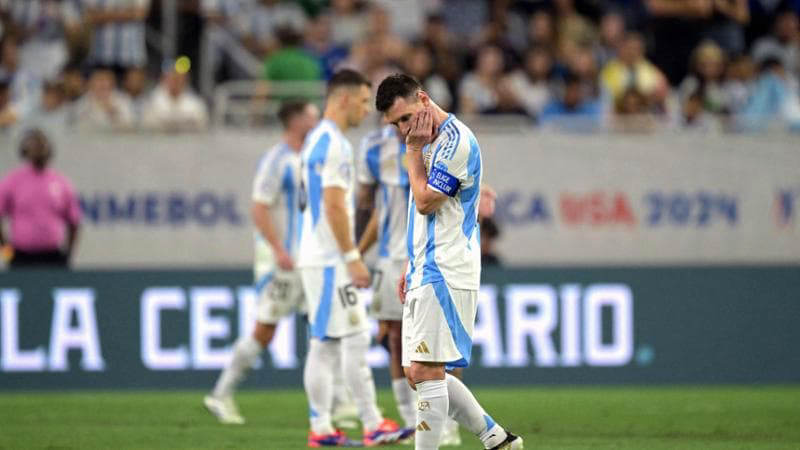 Messi sbaglia il cucchiaio, ma Dibu Martinez para due rigori: l ... Messi sbaglia il cucchiaio, ma Dibu Martinez para due rigori: l ...