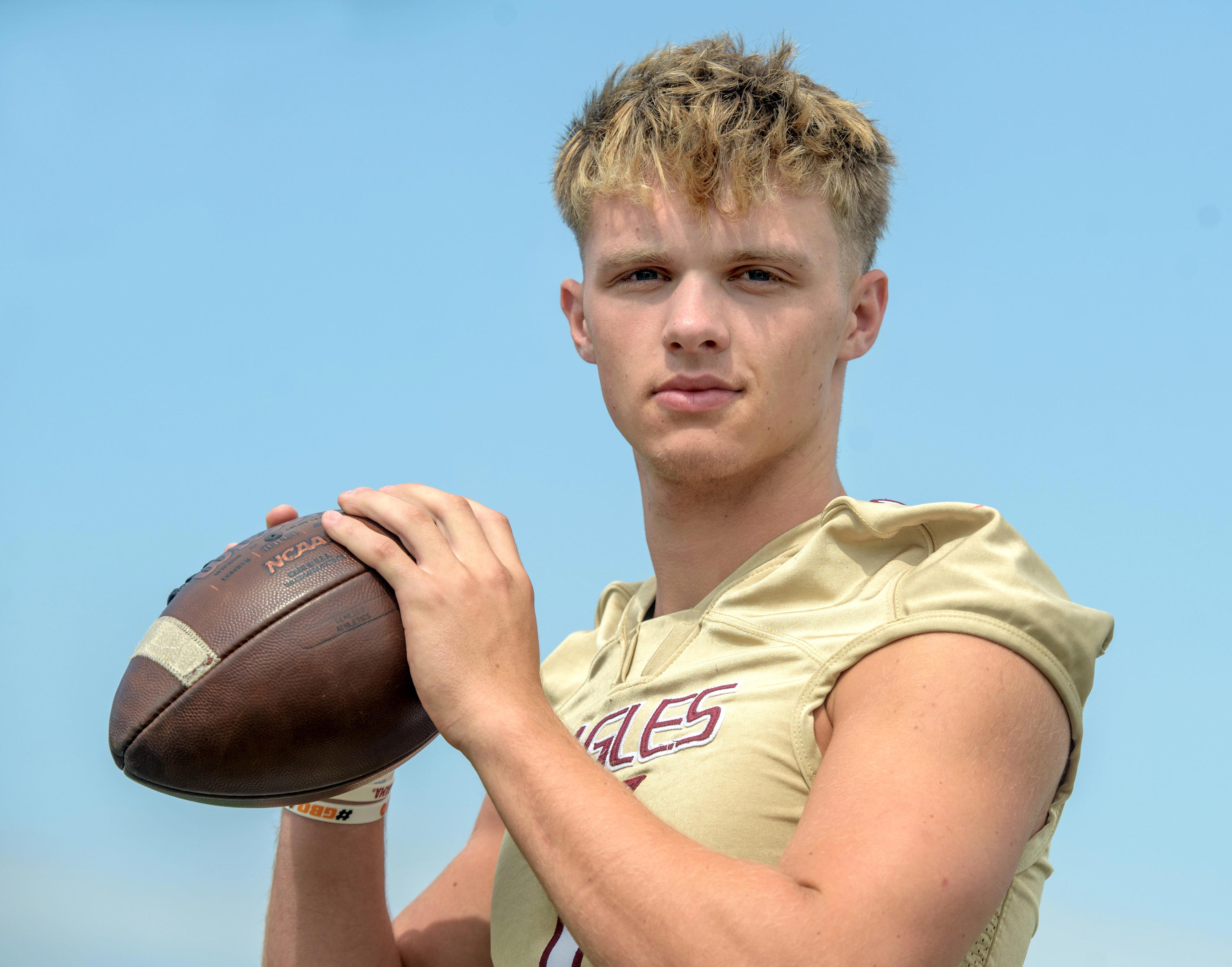 Oklahoma joins list of scholarship offers for elite Dunlap football recruit