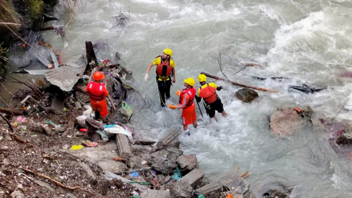 2 Pilgrims Washed Away As Temporary Bridge Collapses In Uttarakhand ... 2 Pilgrims Washed Away As Temporary Bridge Collapses In Uttarakhand ...