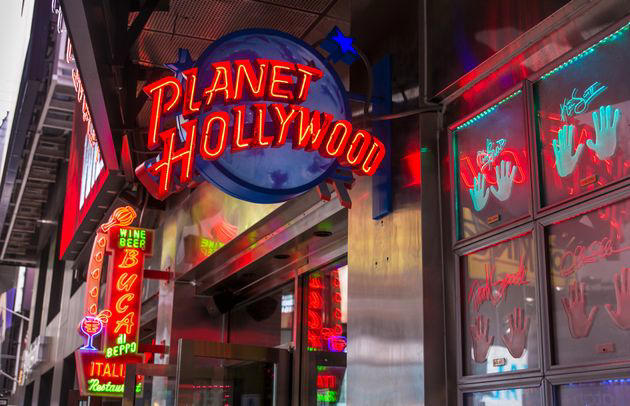 6 red flags you're about to eat at a tourist trap restaurant