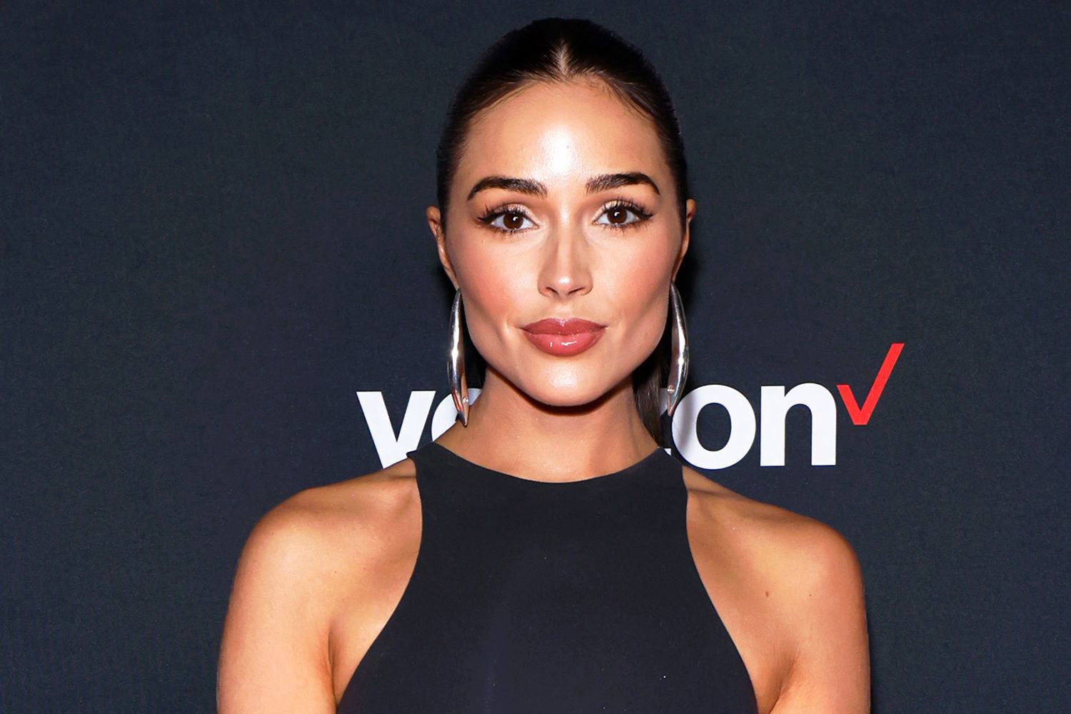 Olivia Culpo Claps Back at Internet Critic Calling Out Her Wedding ... Olivia Culpo Claps Back at Internet Critic Calling Out Her Wedding ...
