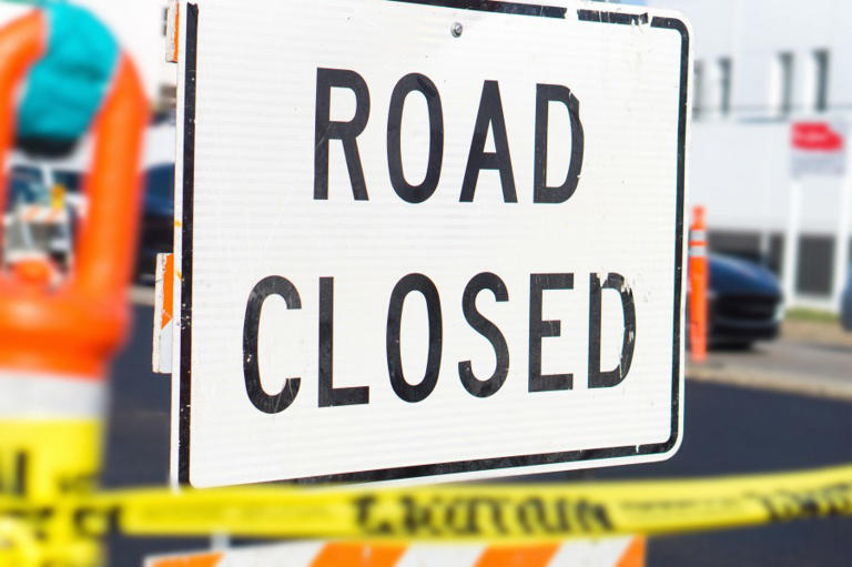 Traffic blocked as fallen tree closes WV-94 in Kanawha County