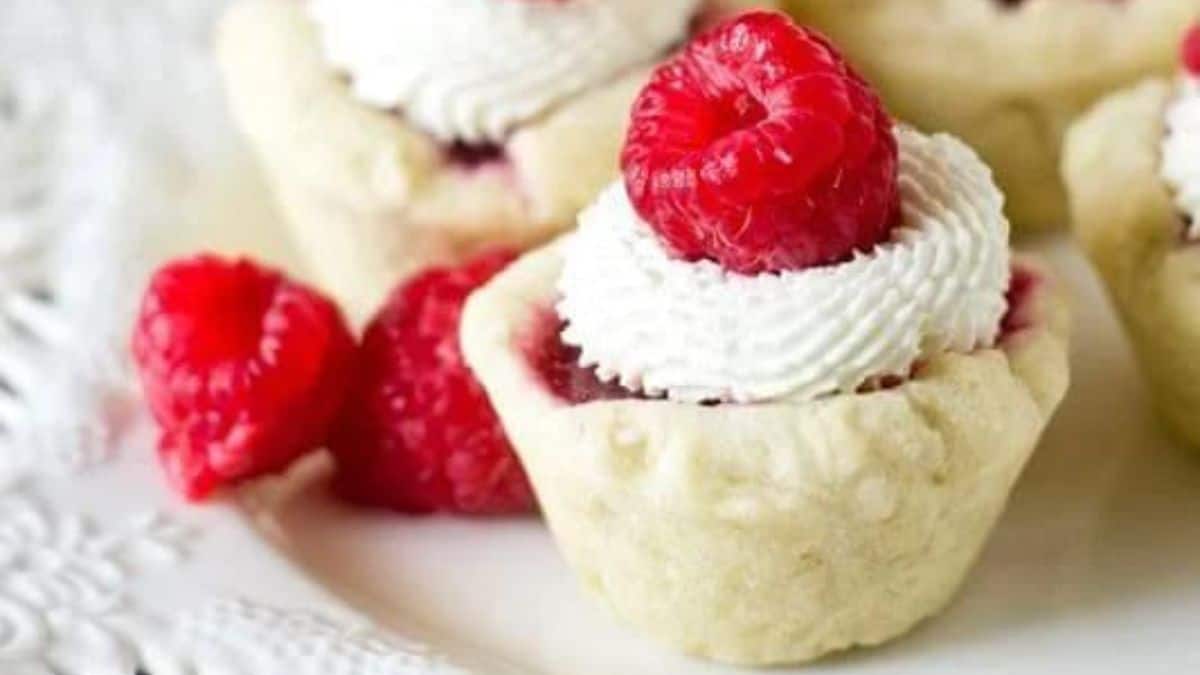35 Cute Mini Desserts For The Perfect Handheld Party Treat