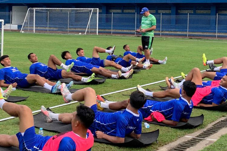 Sudah Pimpin Latihan Persib, Bojan Hodak Ungkap Pemain yang Telat ... Sudah Pimpin Latihan Persib, Bojan Hodak Ungkap Pemain yang Telat ...