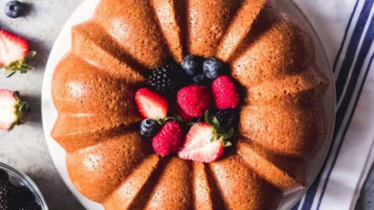 20 pound cakes that melt in your mouth every time