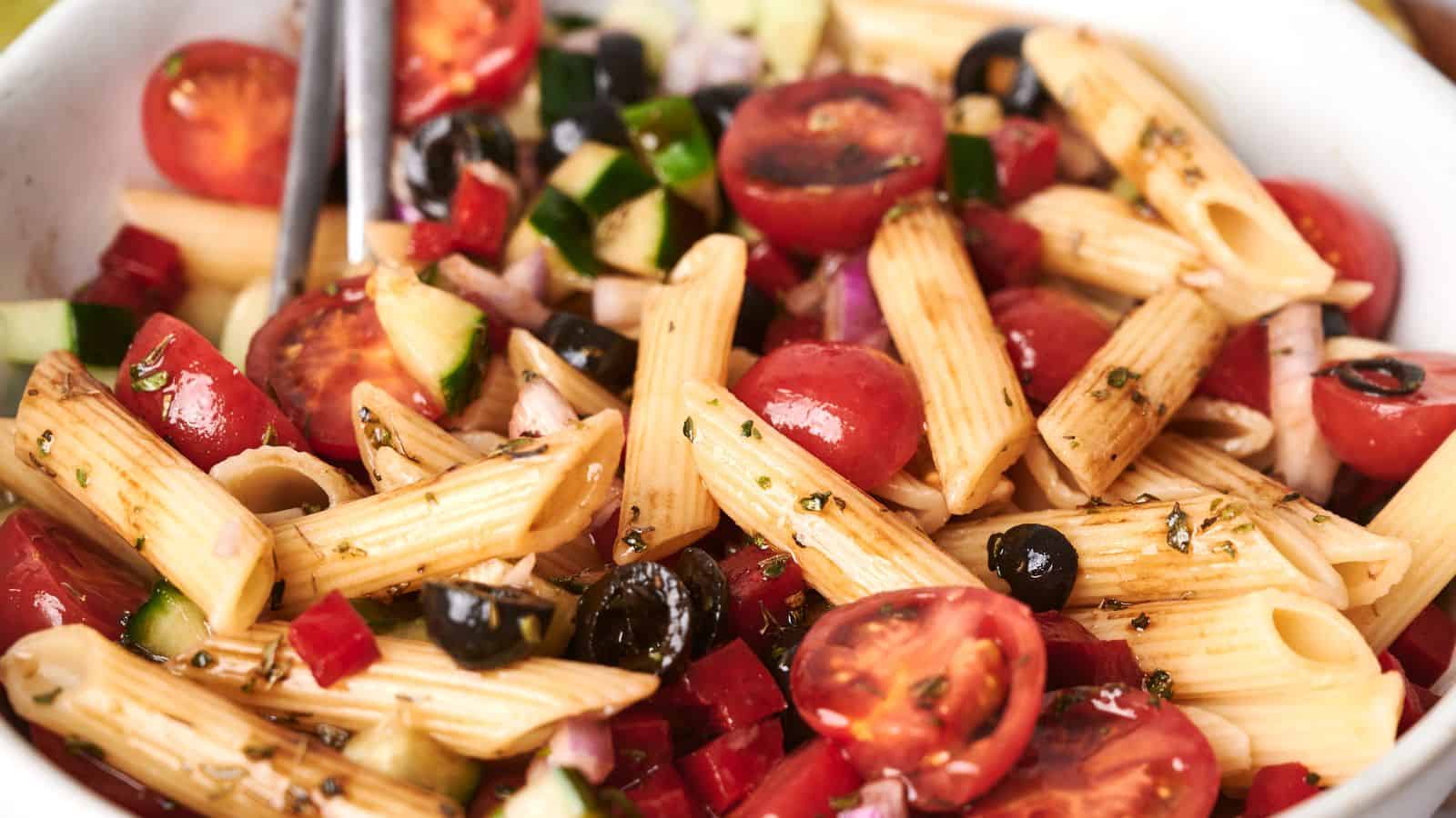 15 spring salads that feed a family without overspending