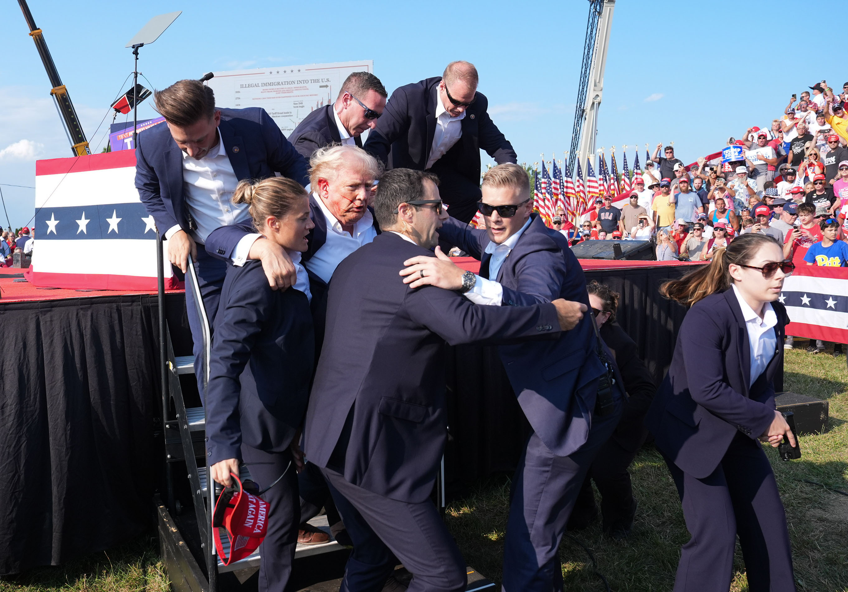 14 Photos Of The Moments Immediately After The Assassination Attempt On ...