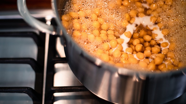 13 Expert Tips For Making The Perfect Hummus