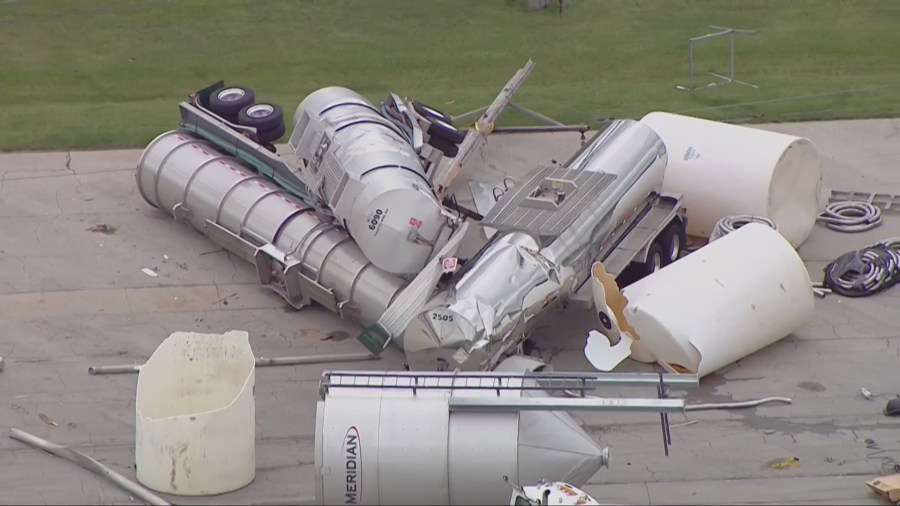 PHOTOS: Severe storms leave behind damage in Chicagoland PHOTOS: Severe storms leave behind damage in Chicagoland