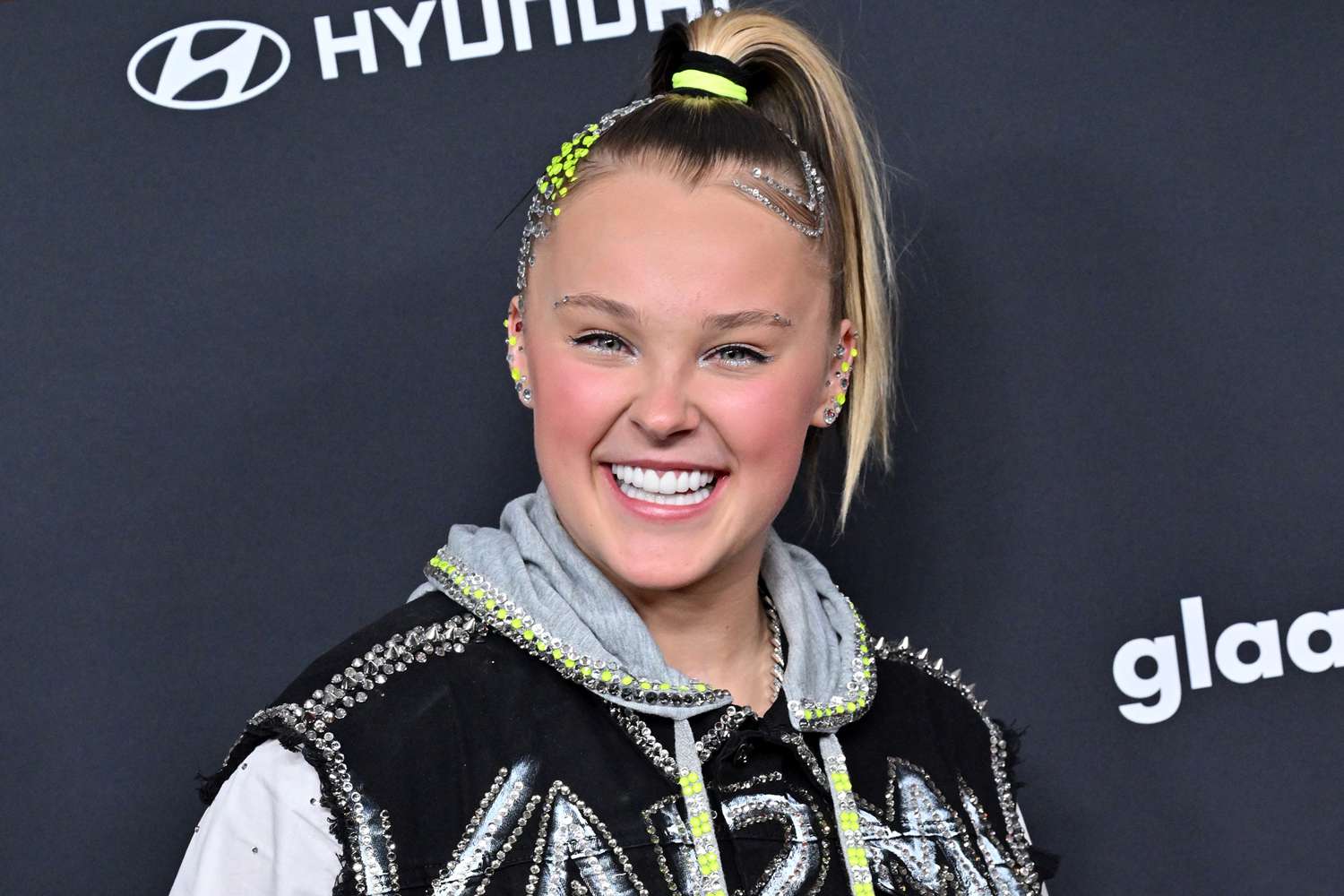 JoJo Siwa Is Selling VIP Tour Tickets for over $900 Where Fans Can ...