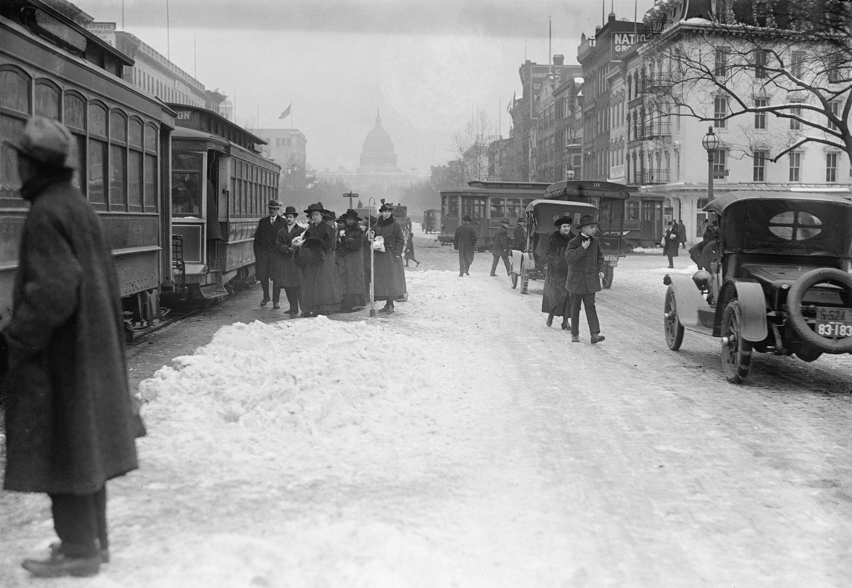 Vintage photos of cities and landmarks around the world