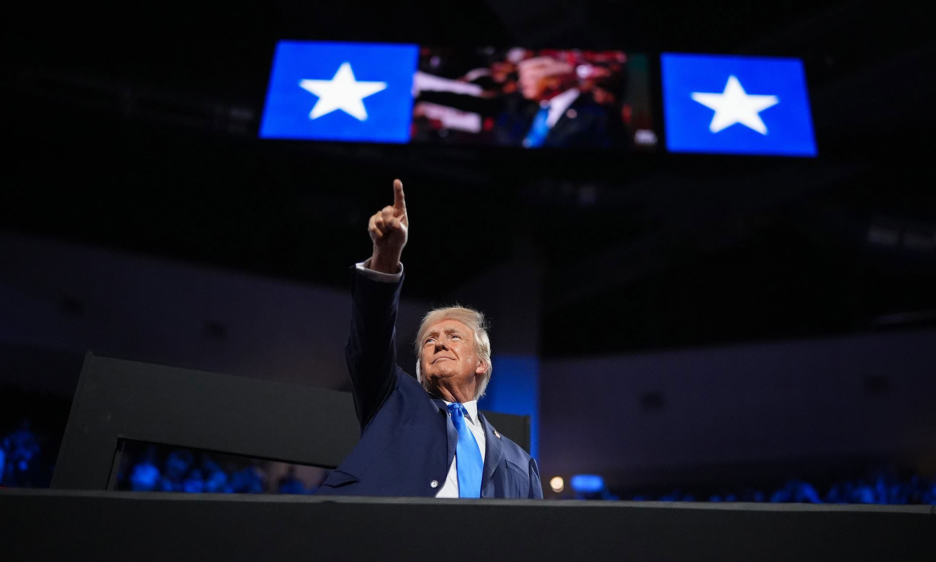 Donald Trump arrives at the RNC night two to THUNDEROUS applause Donald Trump arrives at the RNC night two to THUNDEROUS applause