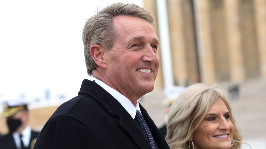 Former GOP senator endorses Harris Former GOP senator endorses Harris