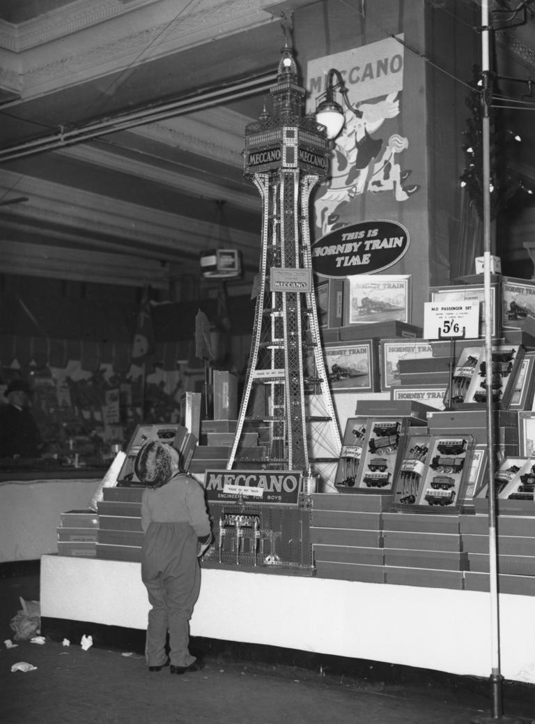 41 extraordinary pictures of Blackpool Tower which show the iconic ...