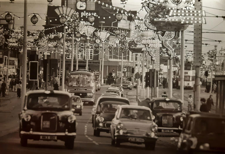 19 scenes of congested Blackpool streets and the crowds cramming the ...