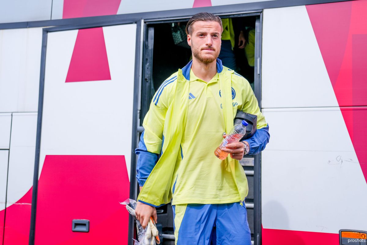 Ramaj helpt Jong Ajax-talenten: 'Hij doet zijn ding, dat vind ik best knap'