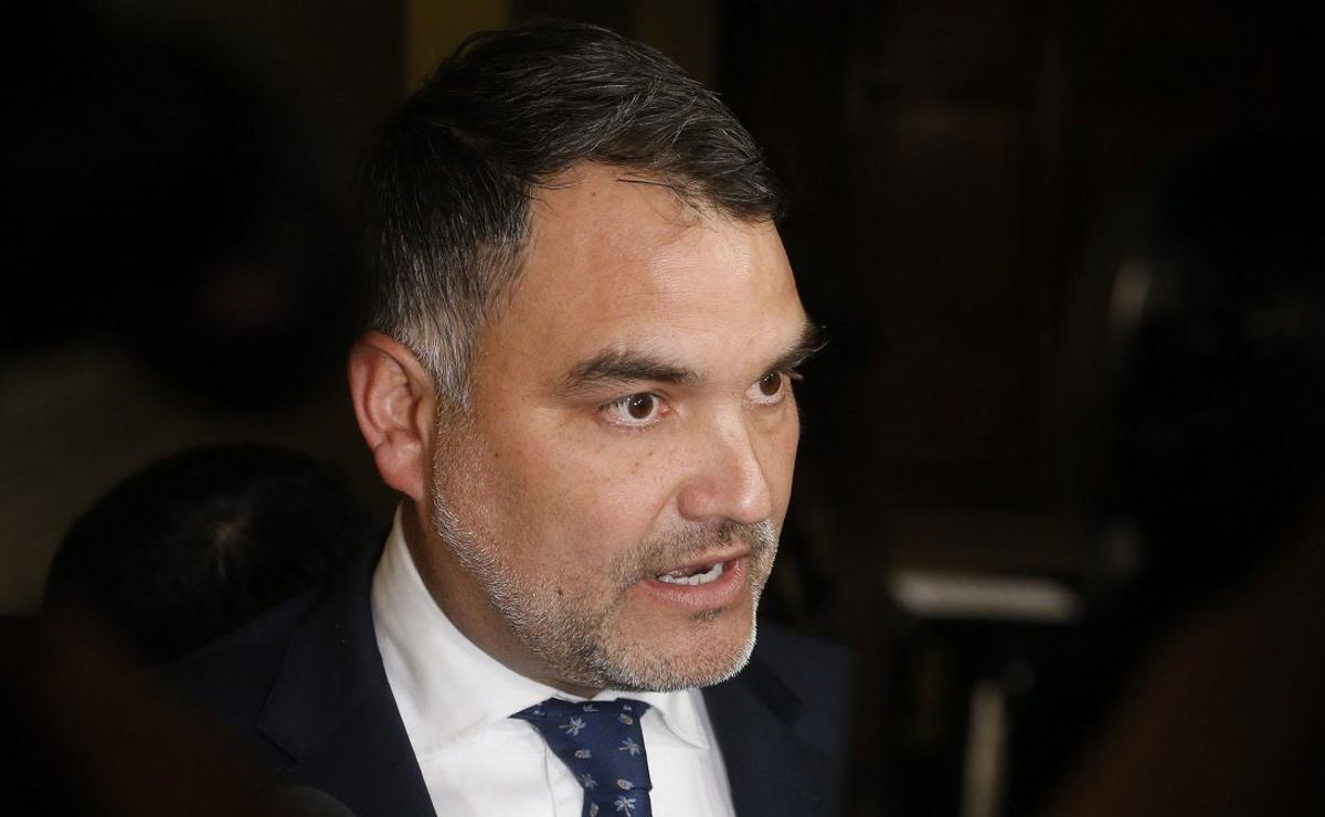 Piden renuncia de Javier Macaya al Senado: ¿Un parlamentario puede ... Piden renuncia de Javier Macaya al Senado: ¿Un parlamentario puede ...