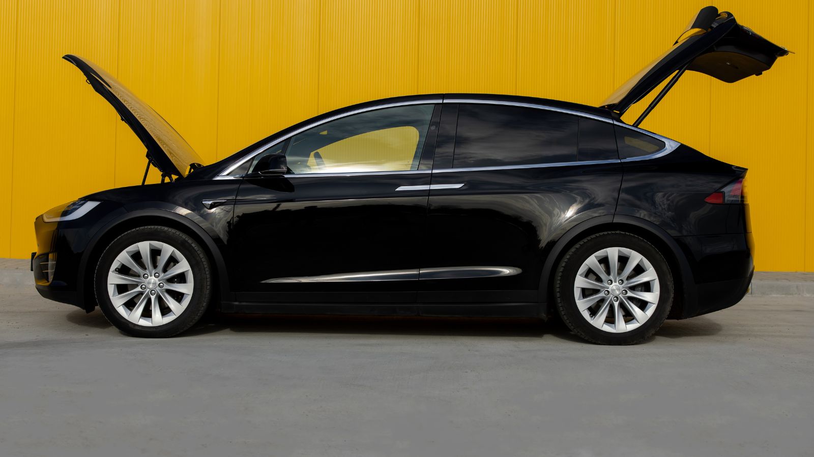 25 High-Performance Electric Cars That Are Changing Perceptions ...